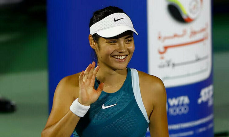 Raducanu kembali ke penampilan terbaiknya yang penuh percaya diri saat ...